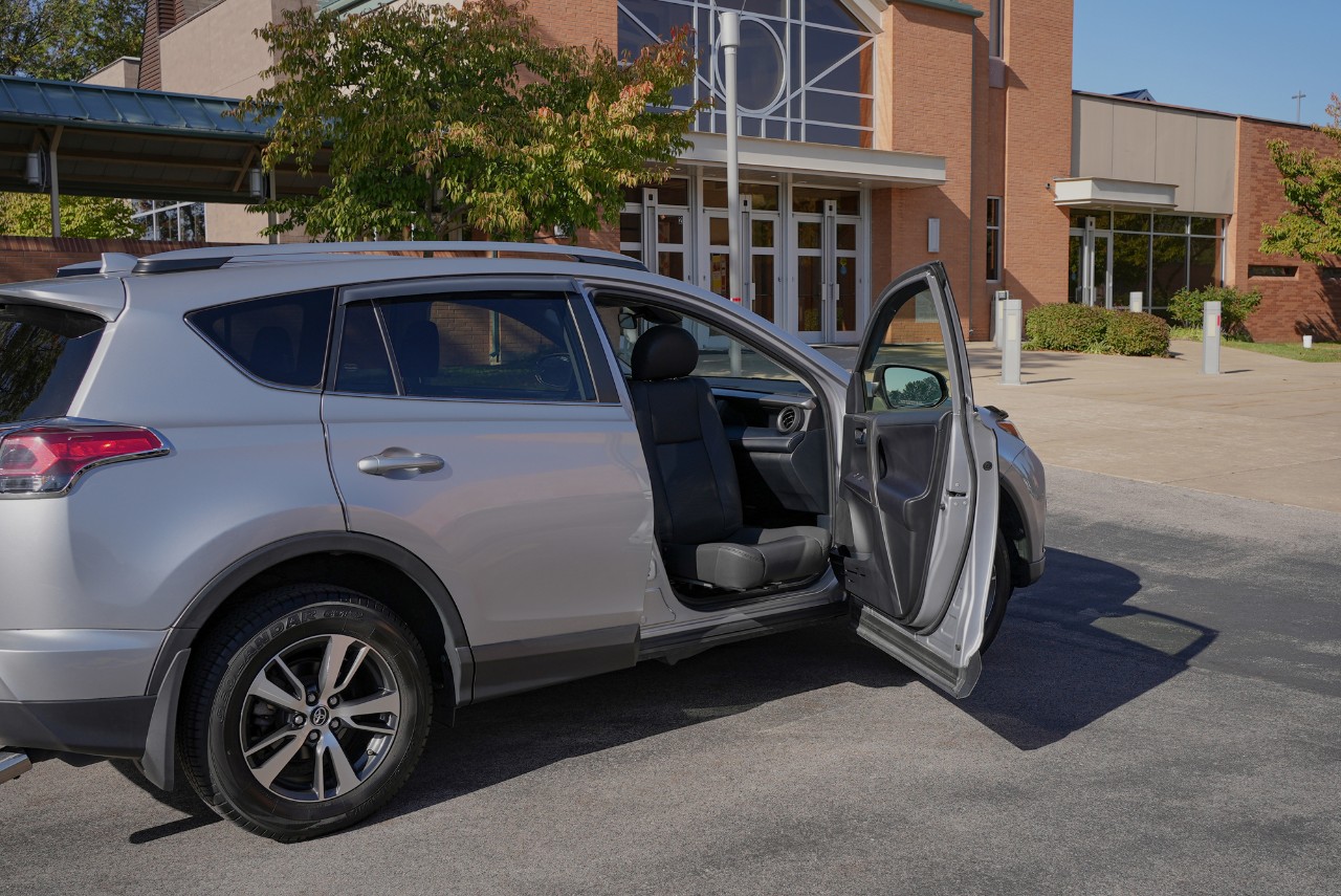 Turny Manual Swivel Car Seat | BraunAbility